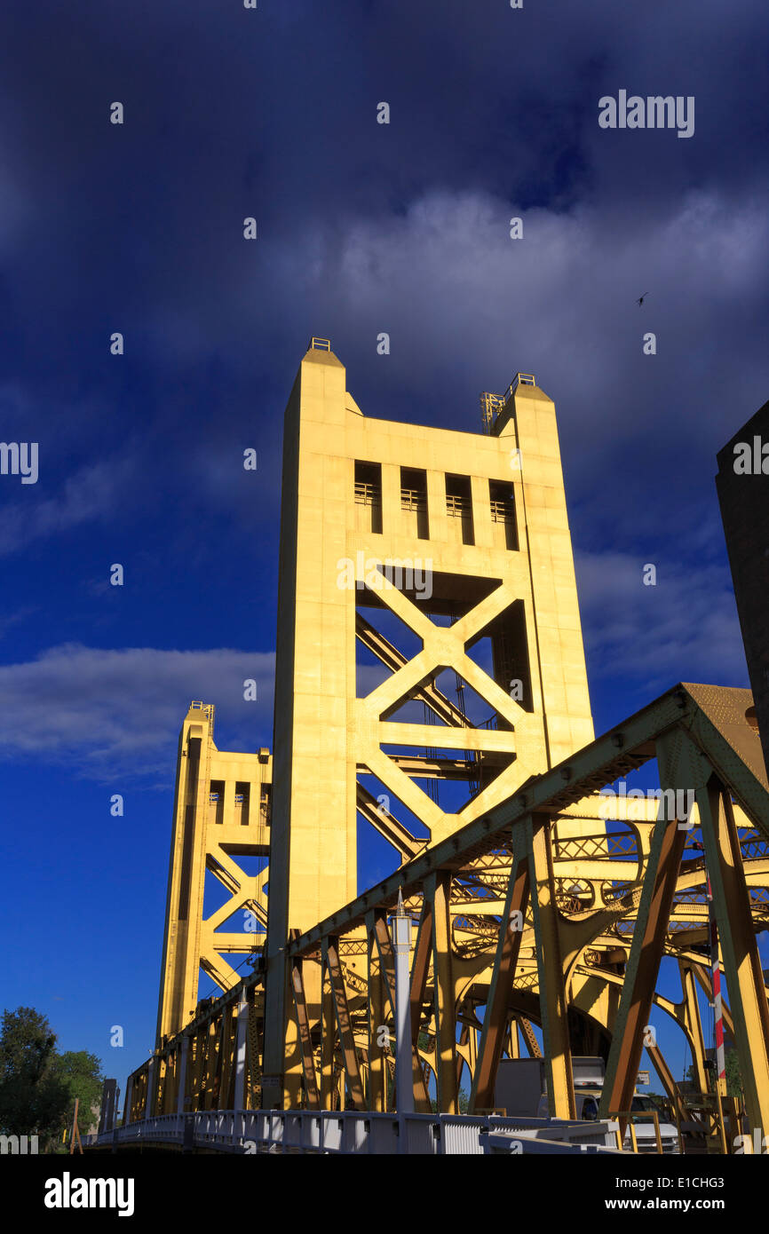 Vertical lift bridge in Sacramento, California Stock Photo - Alamy