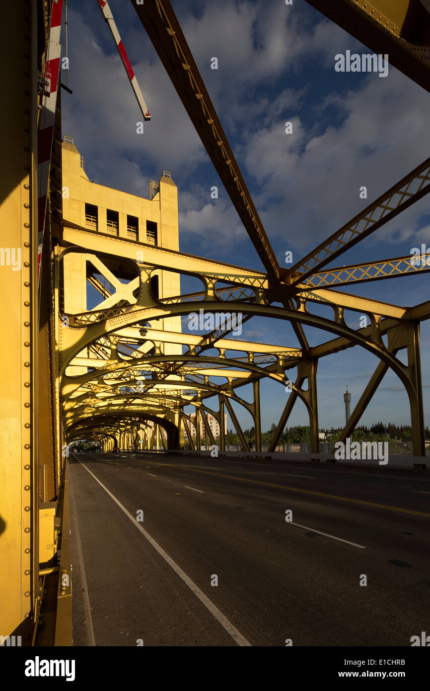 Vertical lift bridge in Sacramento, California Stock Photo - Alamy