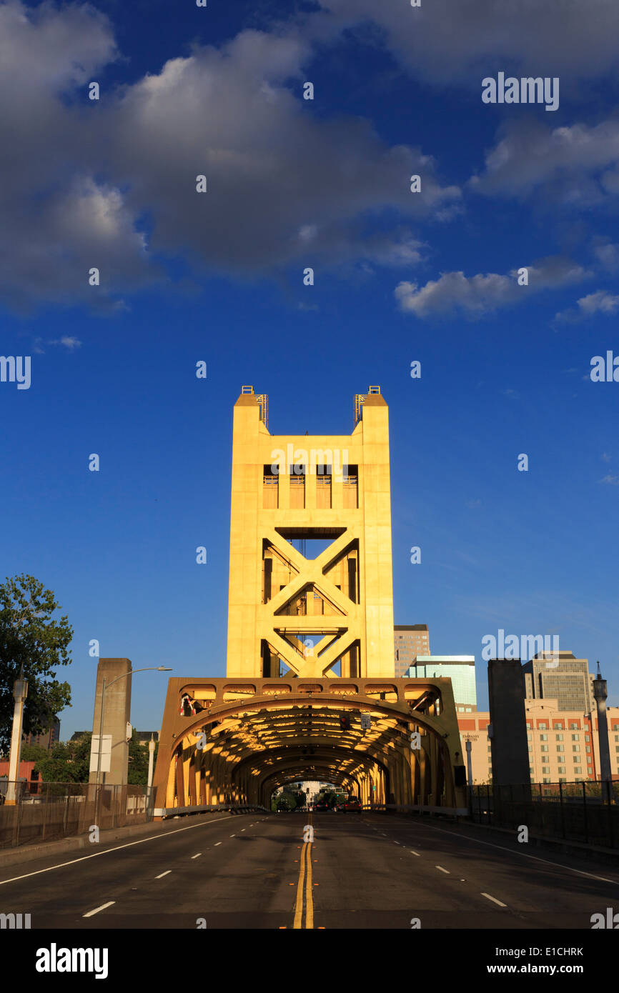 Vertical lift bridge in Sacramento, California Stock Photo - Alamy