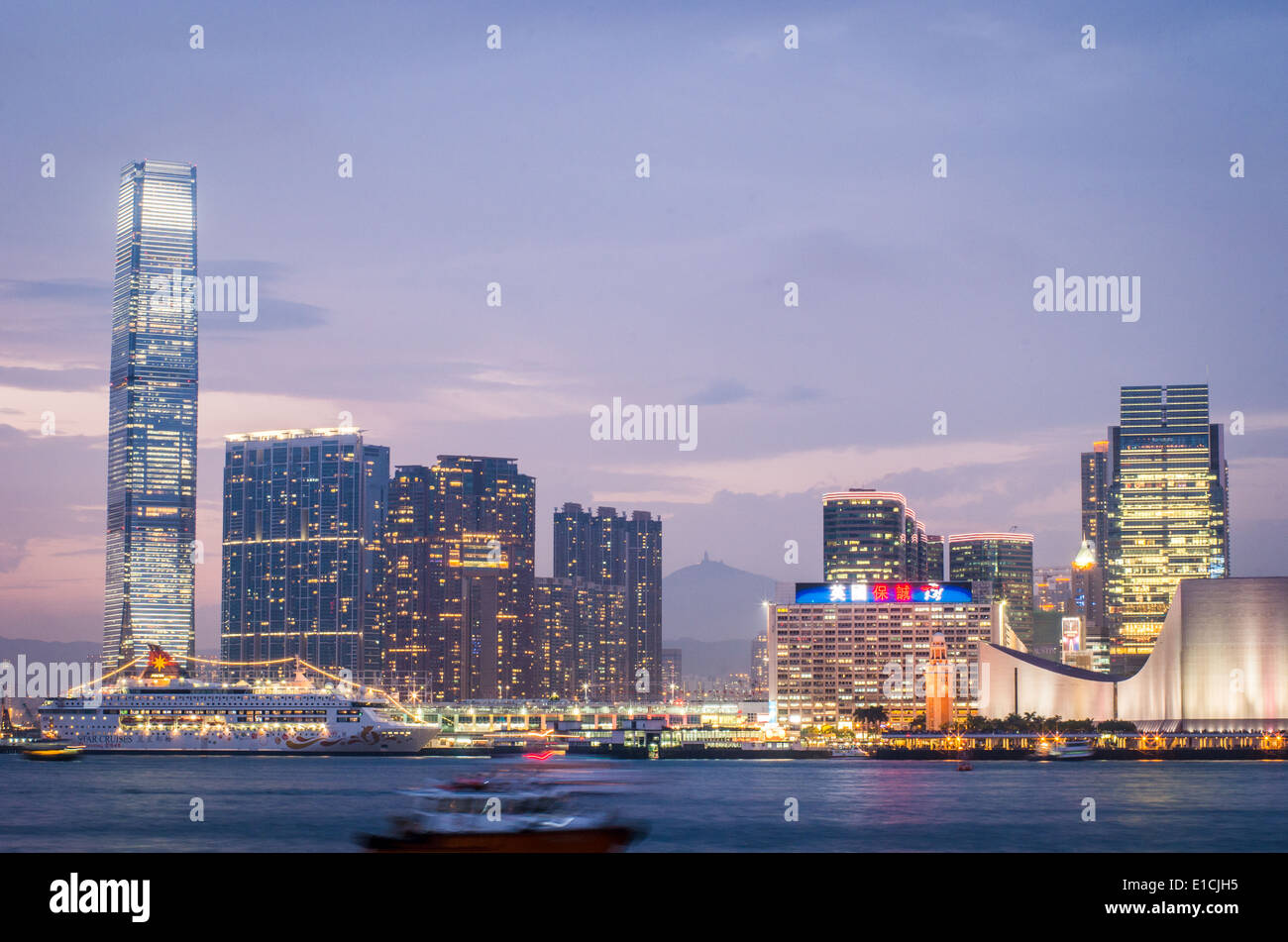 Kowloon side of Hong Kong Victoria Harbour Stock Photo - Alamy