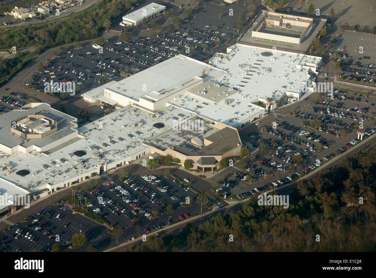 Mall aerial cars hi-res stock photography and images - Alamy