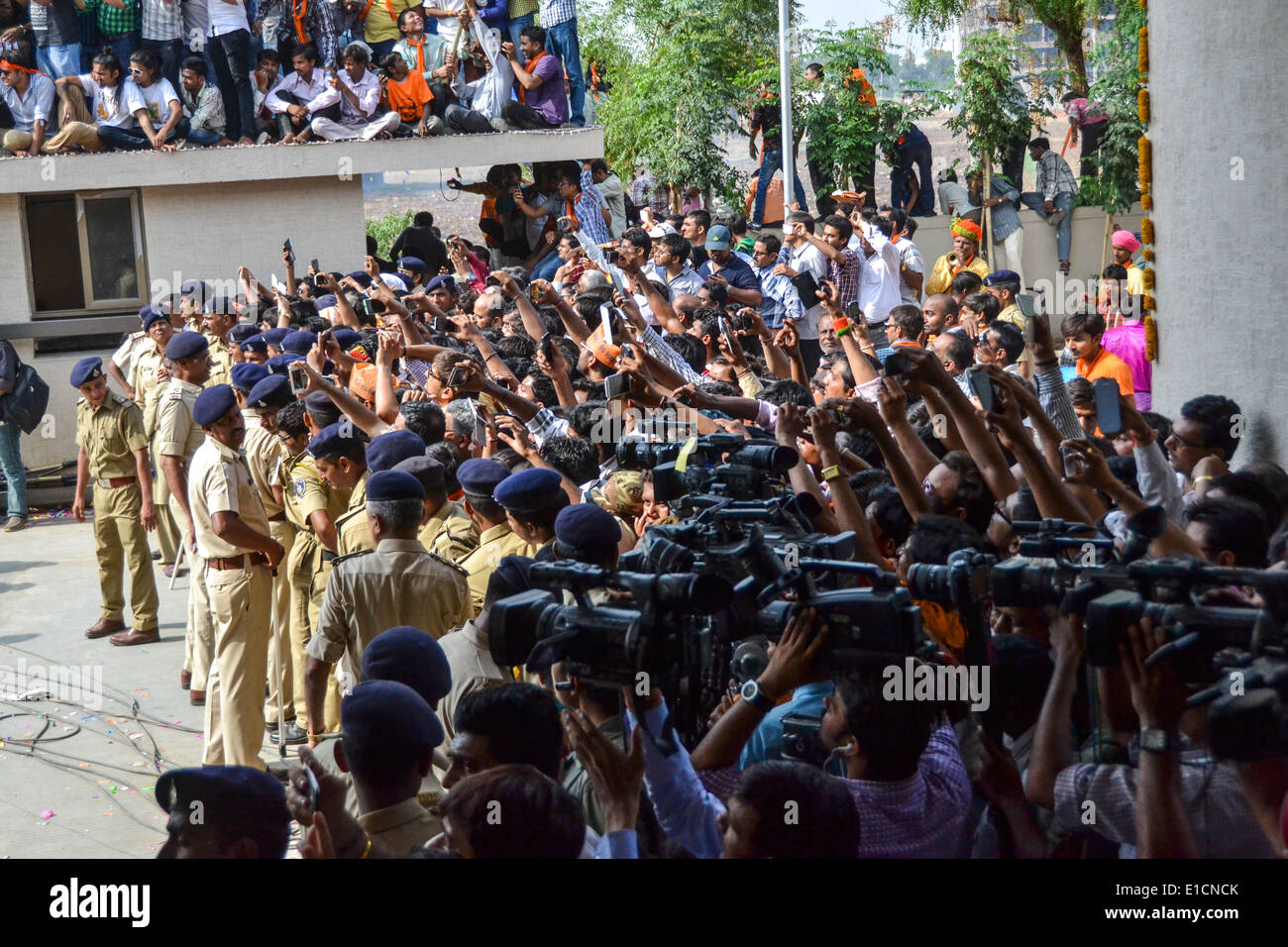 Media person ready to take photos and videos of narendra modi at party ...