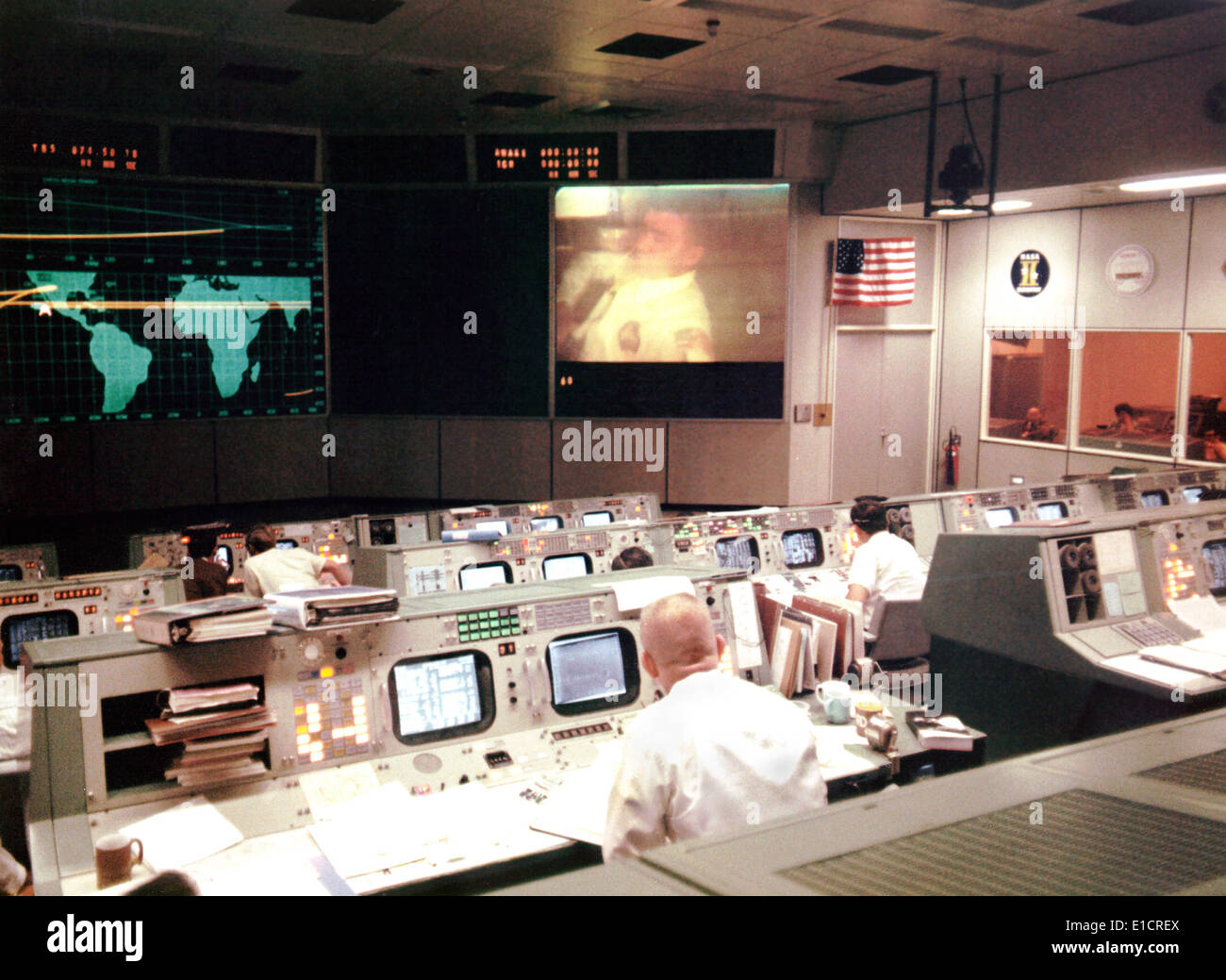 Mission Operations Control Room - Mission Control Center, Manned ...
