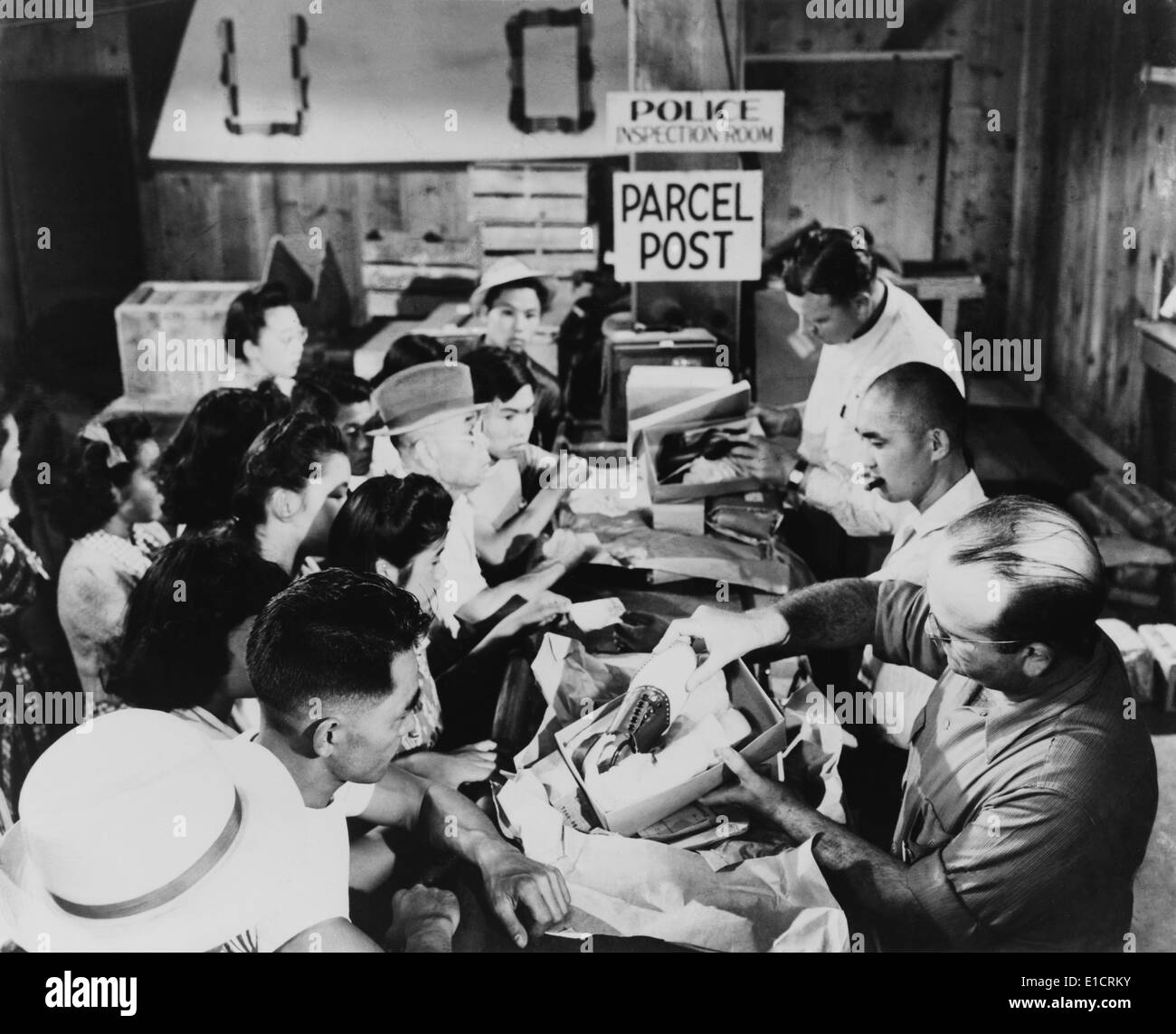Interned Japanese-Americans in line at the police inspection room to ...