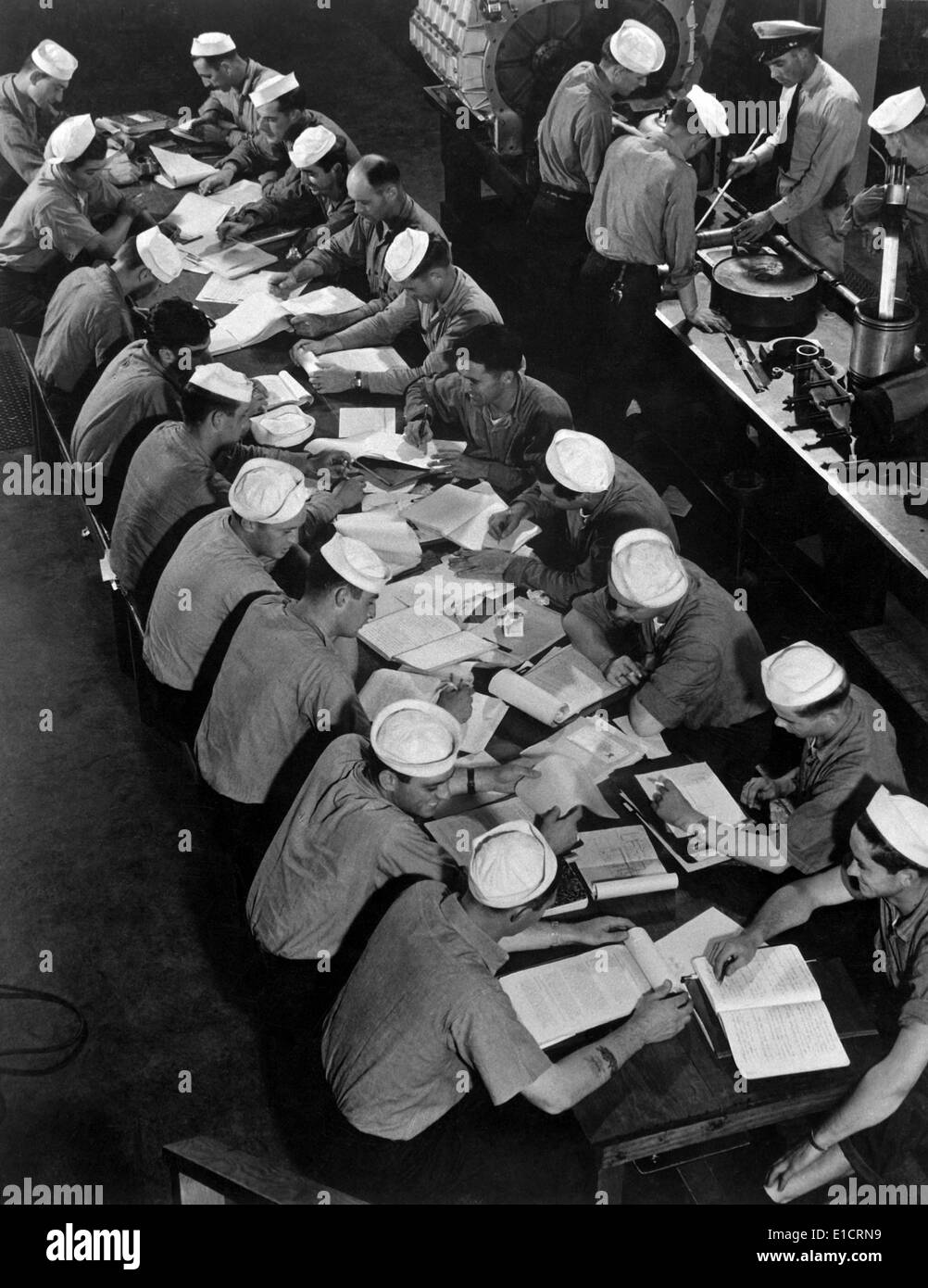 Navy lab hi-res stock photography and images - Alamy