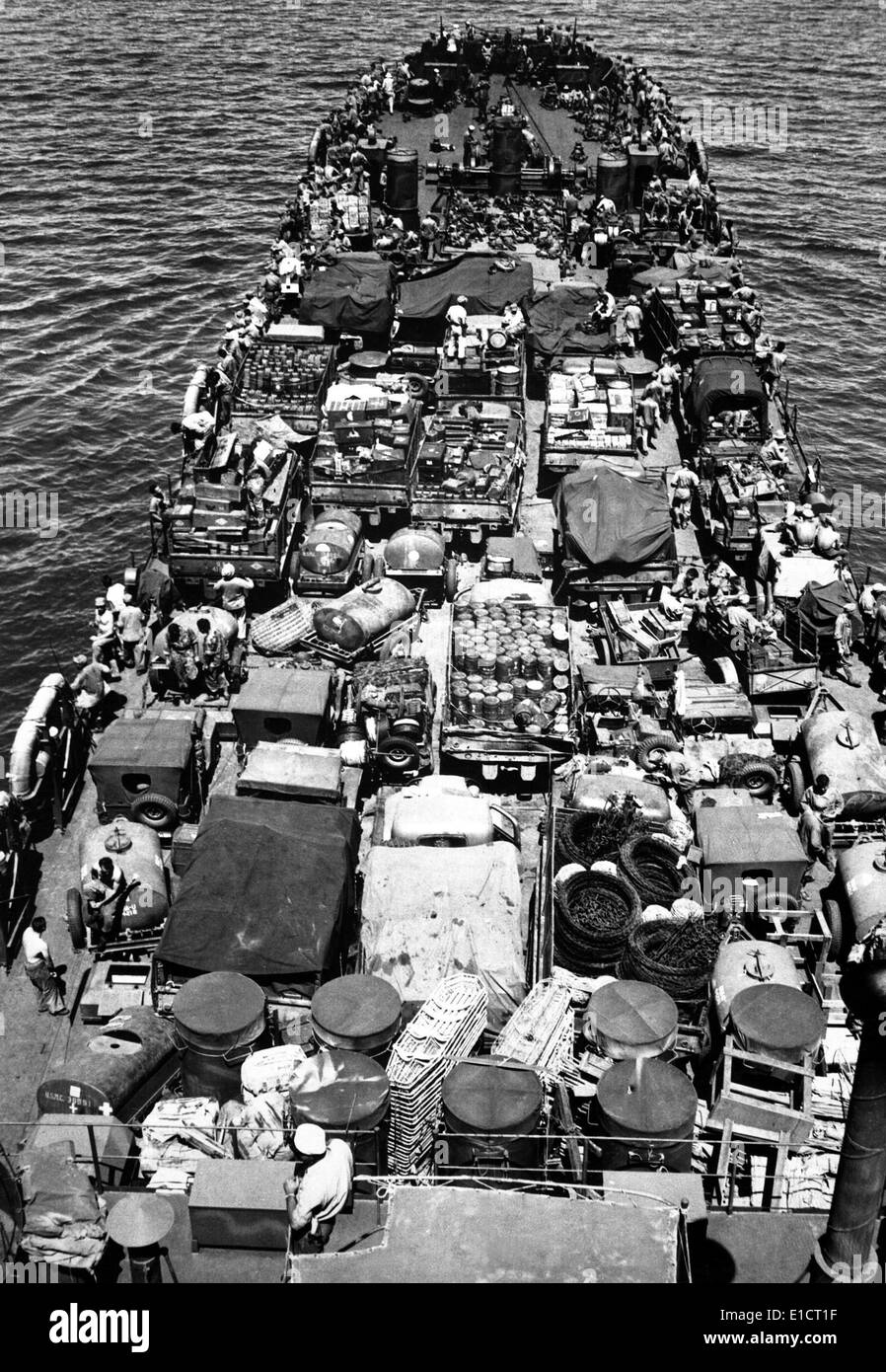 Lst ww2 hi-res stock photography and images - Alamy