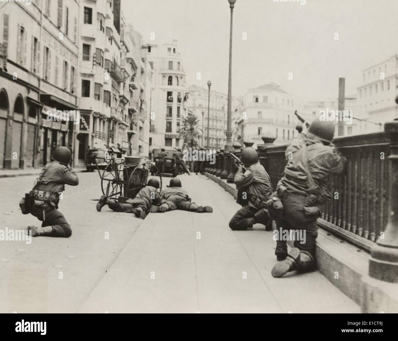 World war 2 soldiers combat hi-res stock photography and images - Alamy