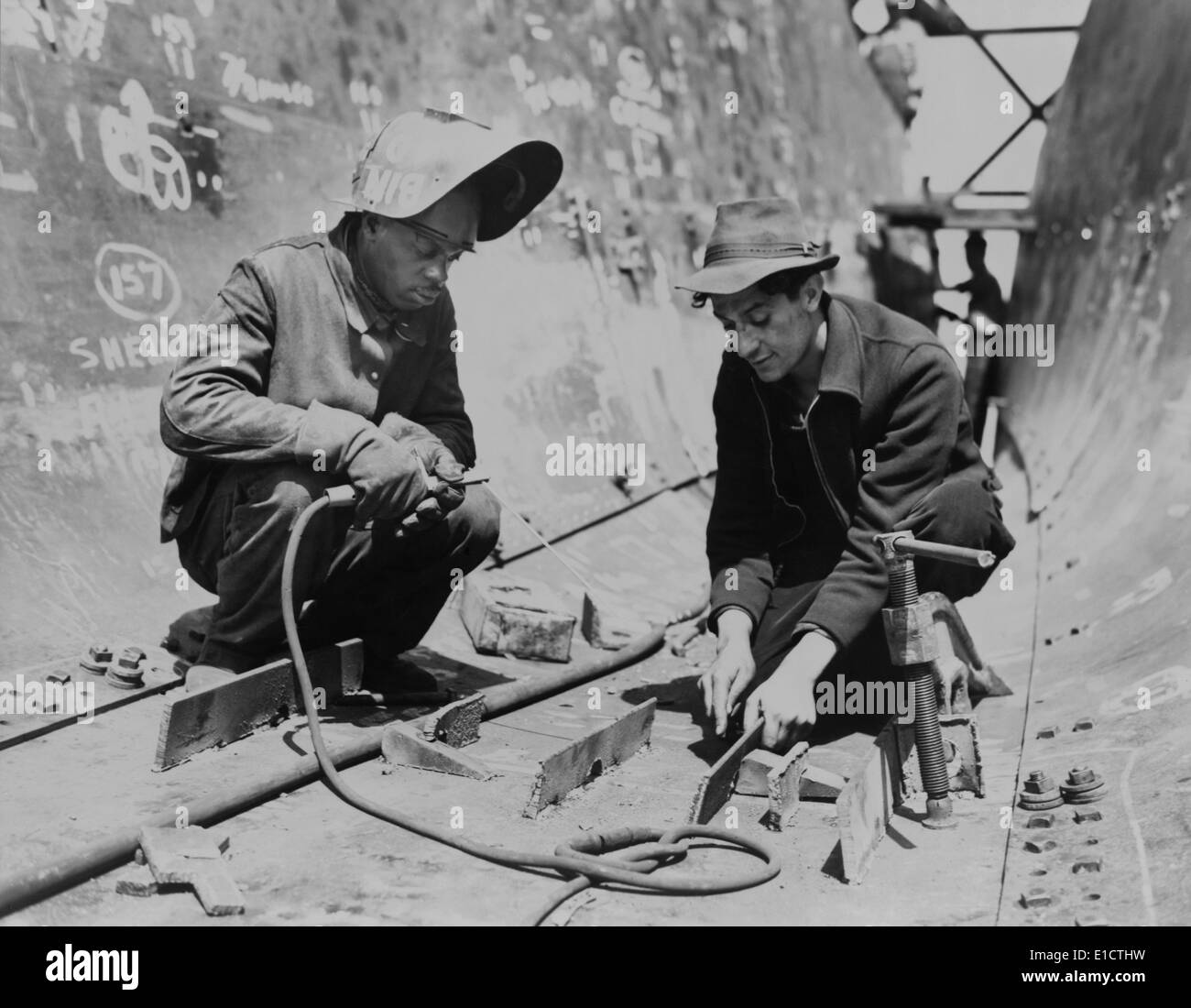 African americans war industry hi-res stock photography and images - Alamy
