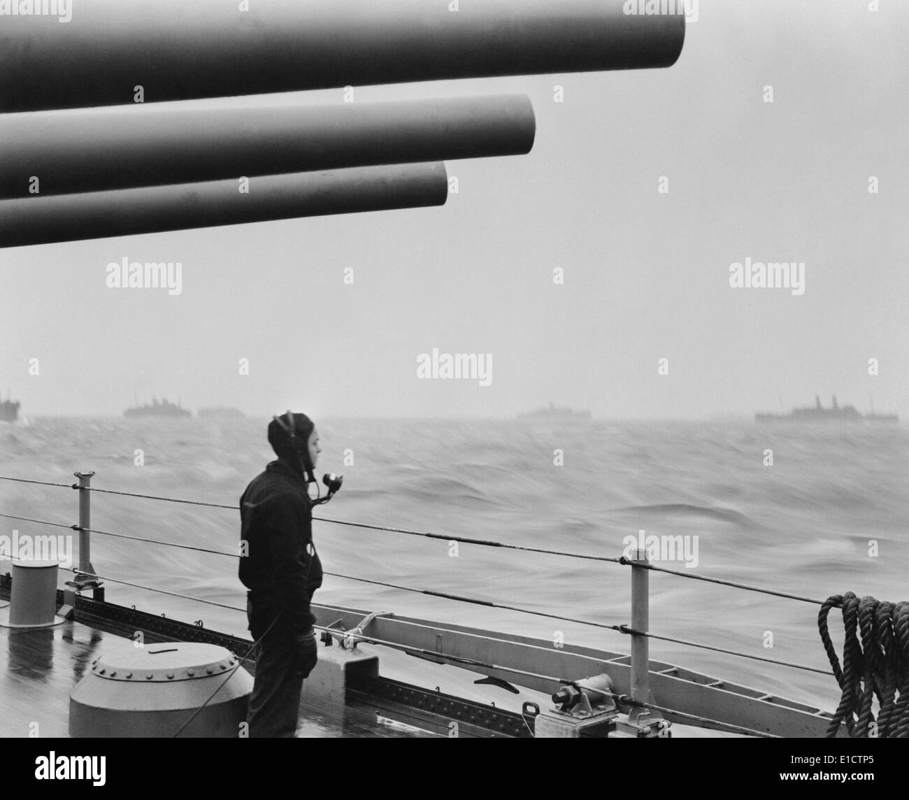 20th century warships hi-res stock photography and images - Alamy