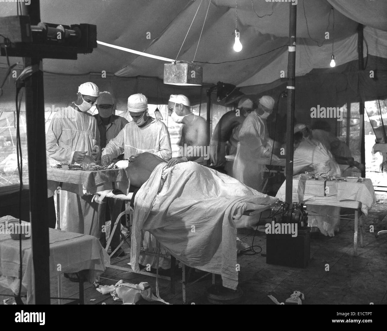 Military hospital operating room 1940s hi-res stock photography and ...