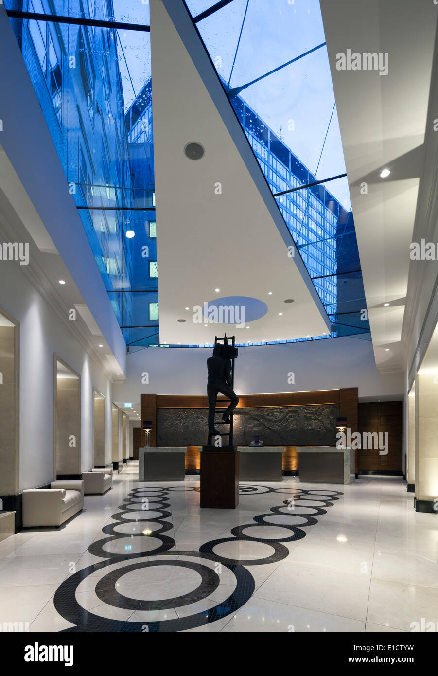 Intercontinental hotel lobby sculpture hi-res stock photography and ...