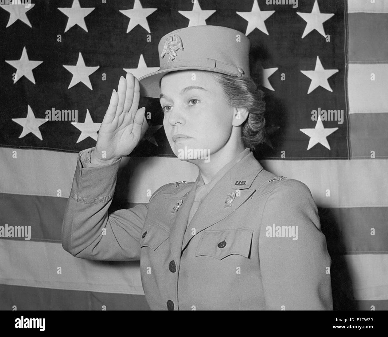 Women’s military uniforms 1940s hi-res stock photography and images - Alamy