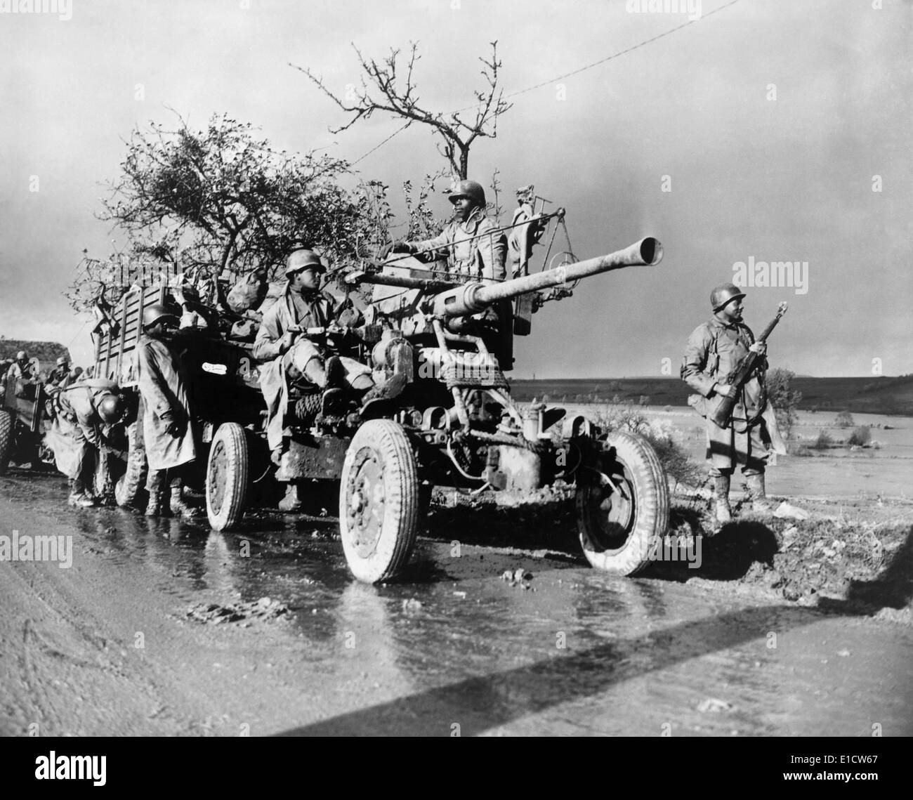 Wwii artillery american Black and White Stock Photos & Images - Alamy