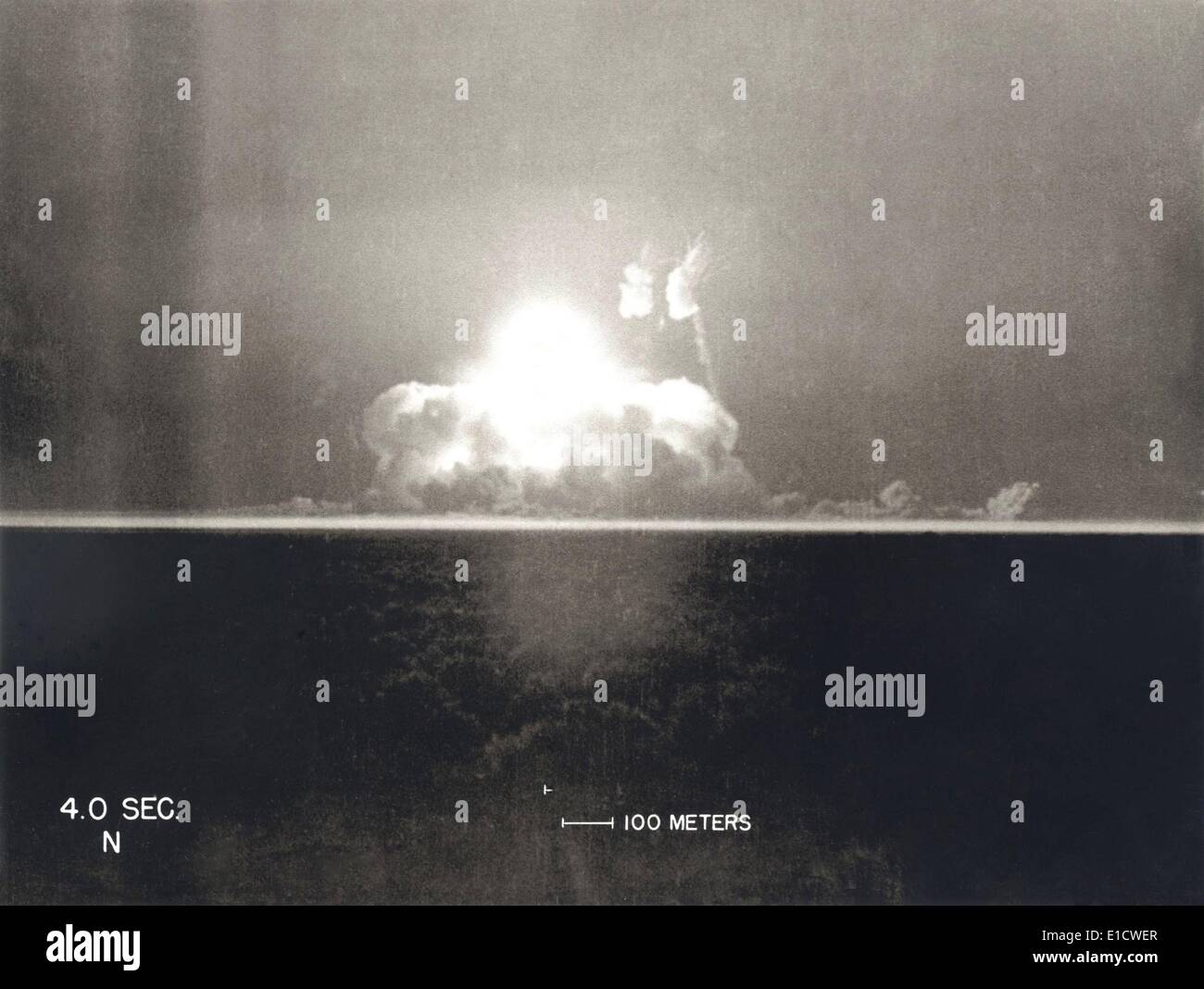 Manhattan project nuclear explosion hi-res stock photography and images ...