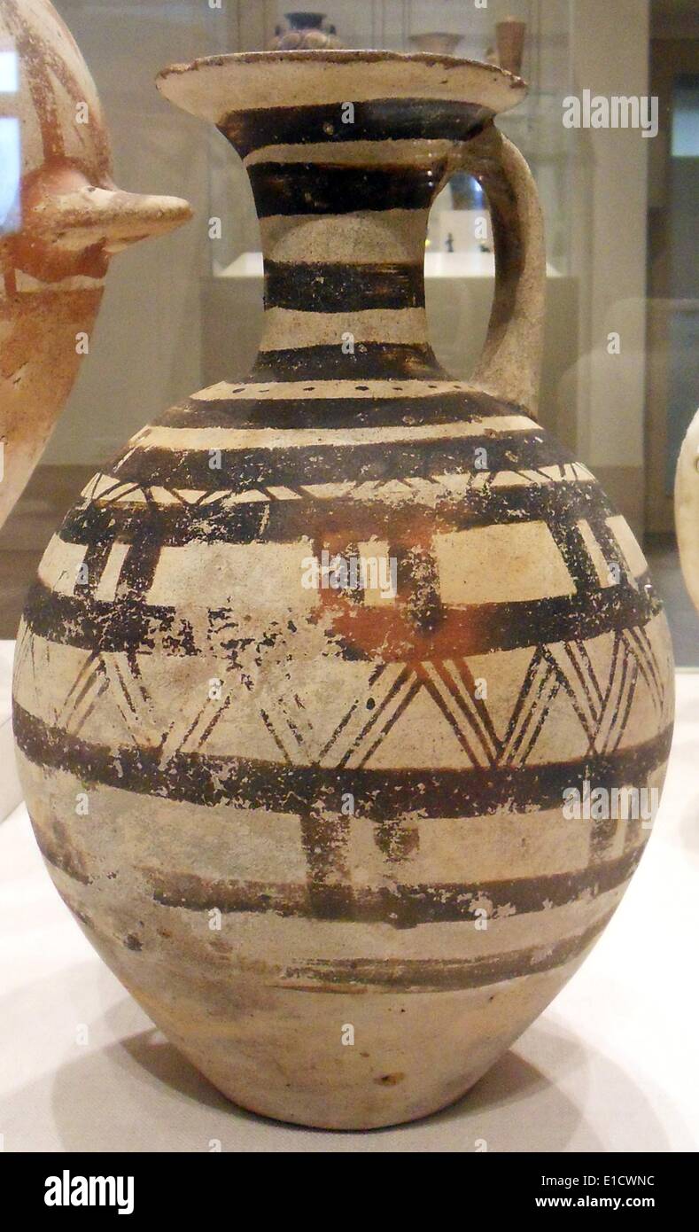 Terracotta jug cycladic early middle hi-res stock photography and ...