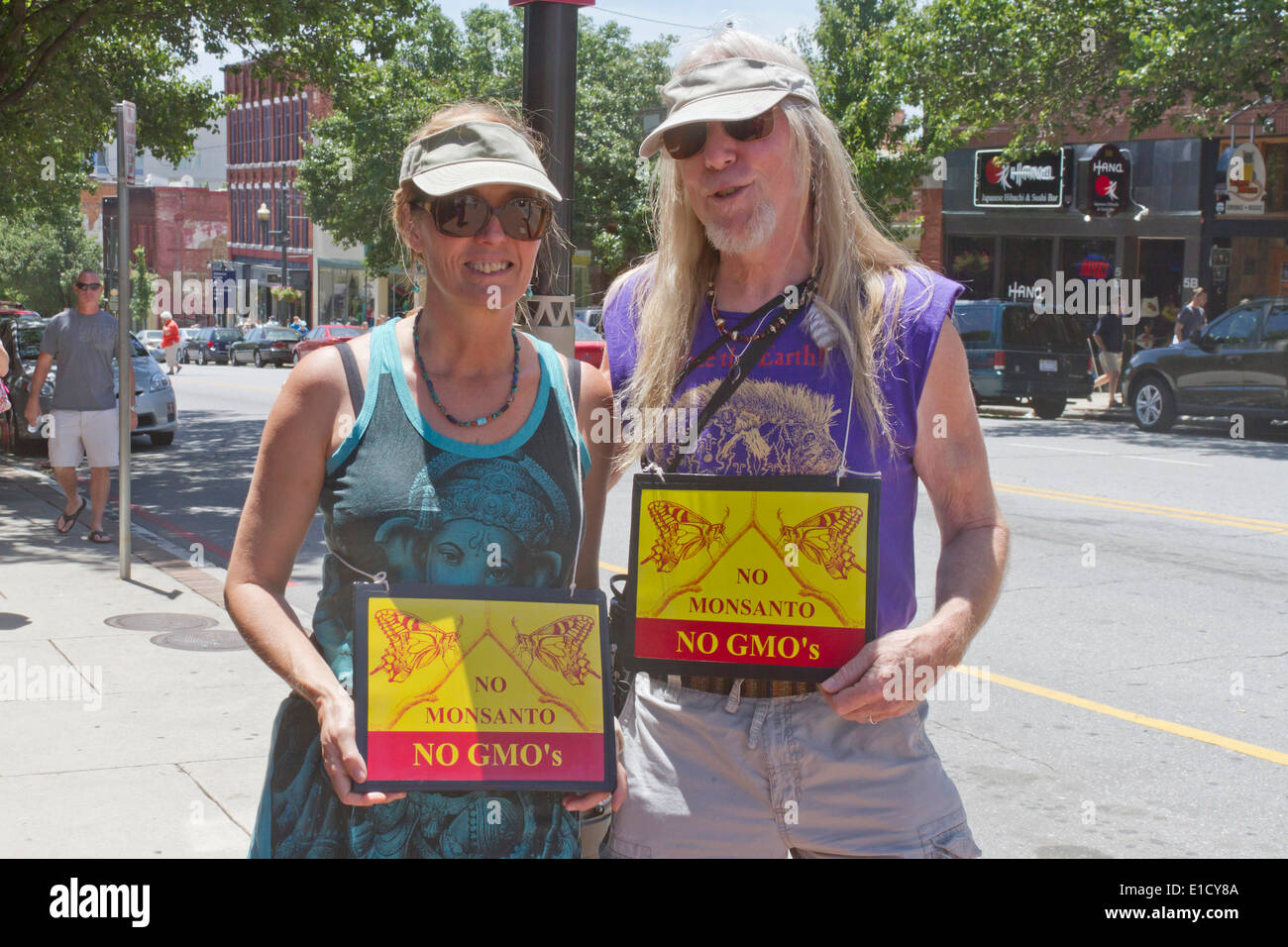Yellow signs hi-res stock photography and images - Alamy