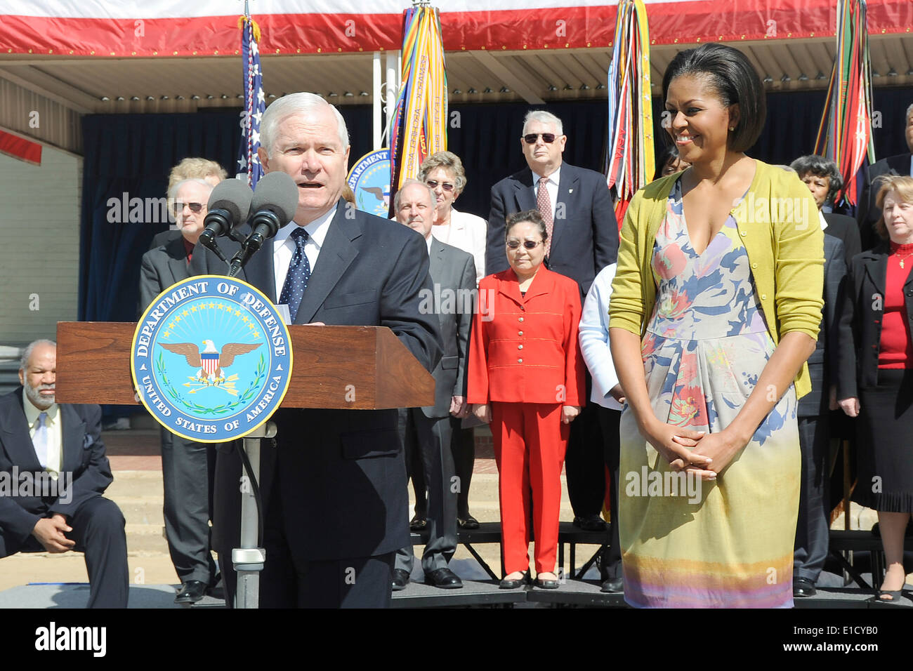 Secretary of Defense Robert M. Gates introduces first lady Michelle ...