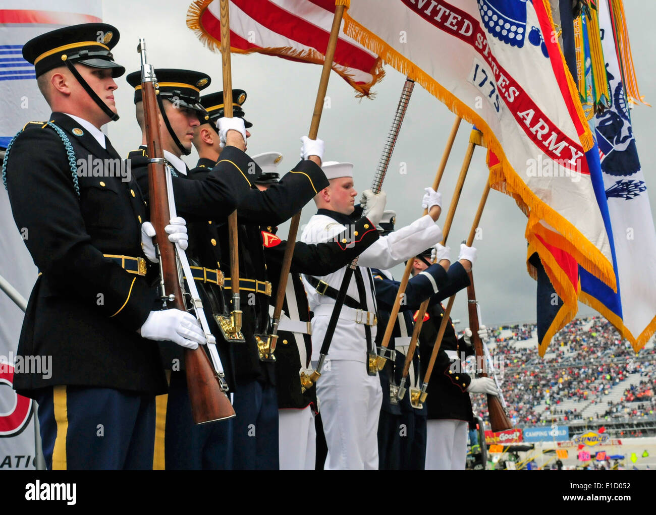 U.S. Soldiers of the 3d U.S. Infantry Regiment’s Continental Color ...