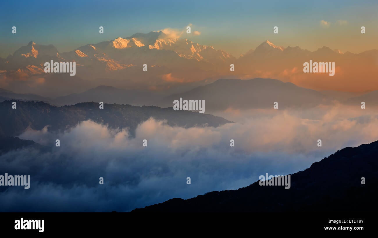 kanchenjunga mountain range Trekking path through Himalayan mountains ...
