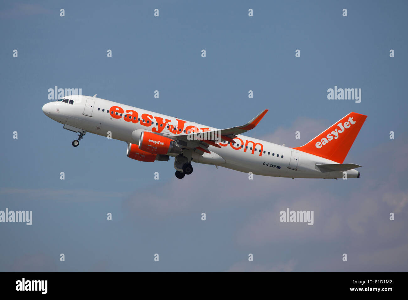 Easyjet Airbus A320 taking off Stock Photo - Alamy