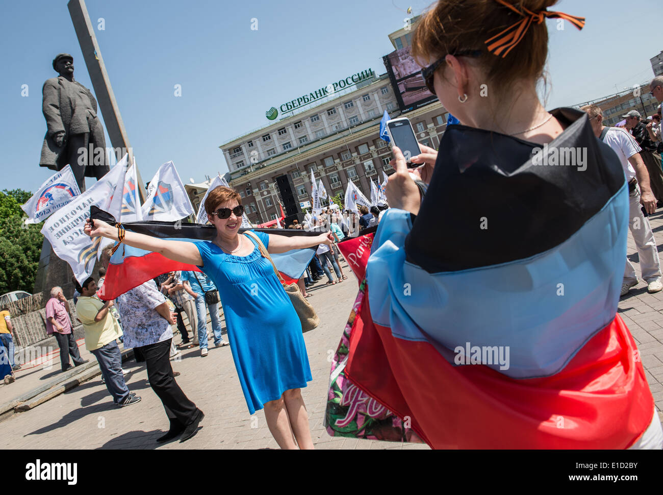Lenin monument of donetsk hi-res stock photography and images - Alamy