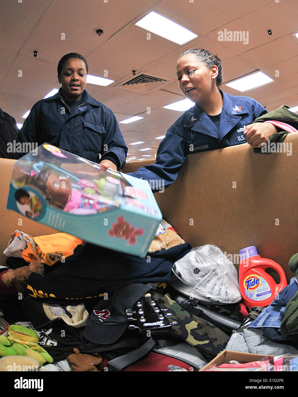 U s navy logistics specialist 2nd hi-res stock photography and images ...