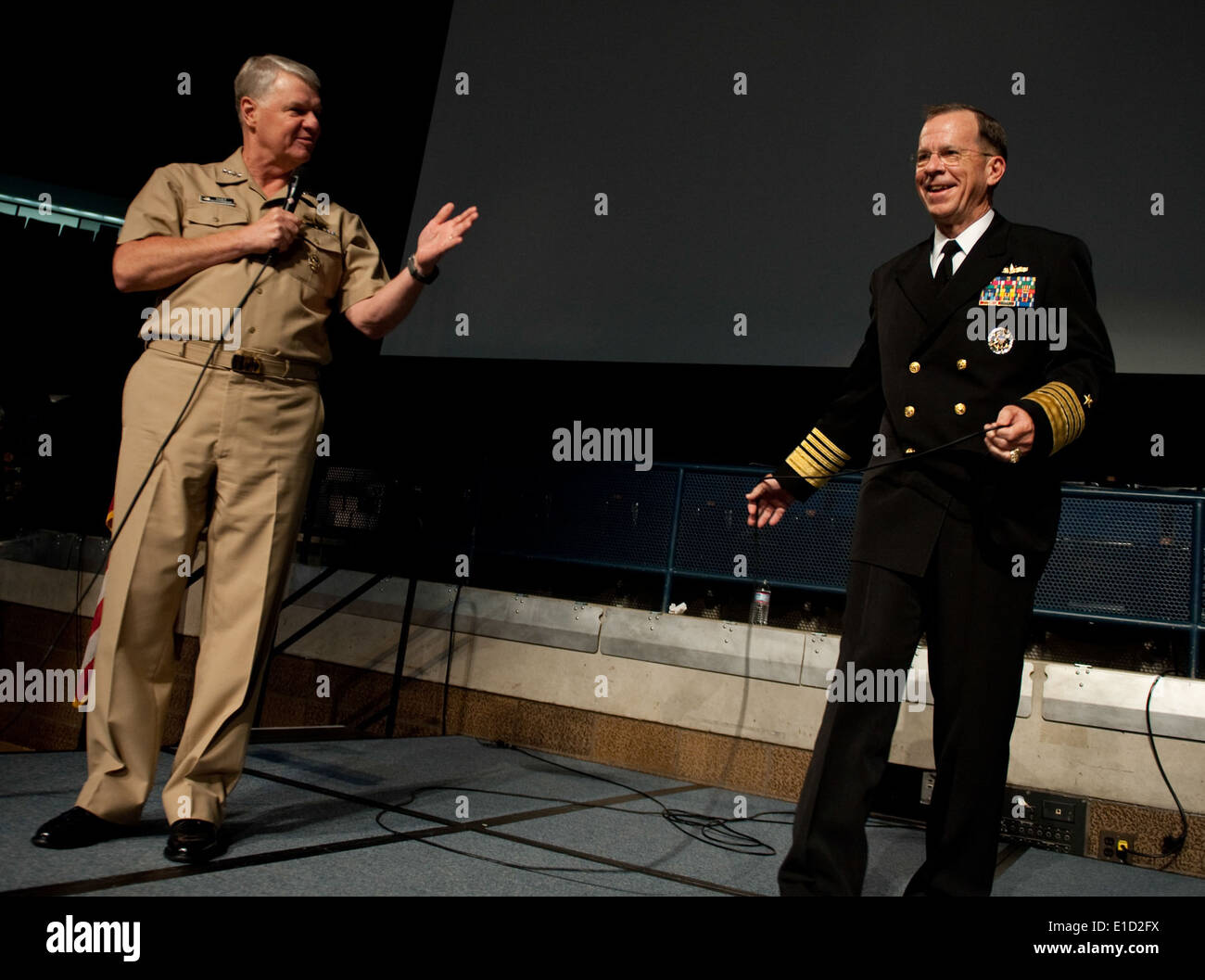 Chief of Naval Operations Adm. Gary Roughead, left, introduces Chairman ...