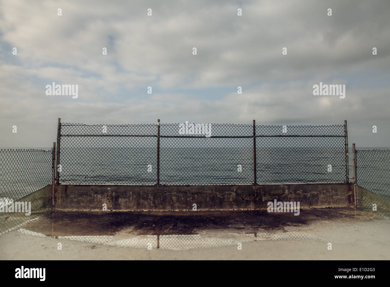 Chain link fence enclosed structure hi-res stock photography and images ...