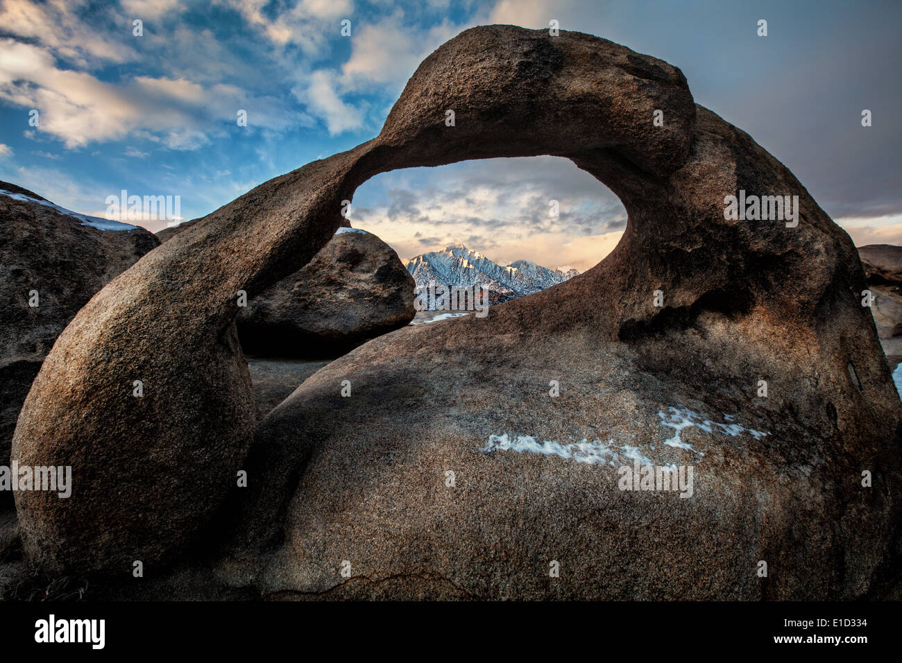 Mobius Arch, Alabama Hills Stock Photo - Alamy