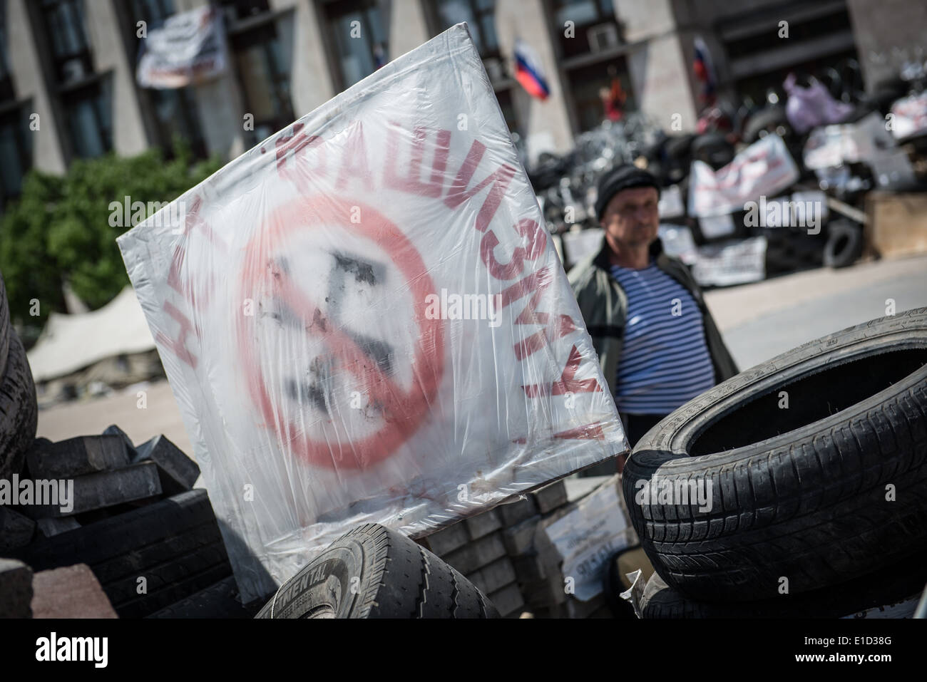 Donetsk Regional State Administration building occupied by supporters ...