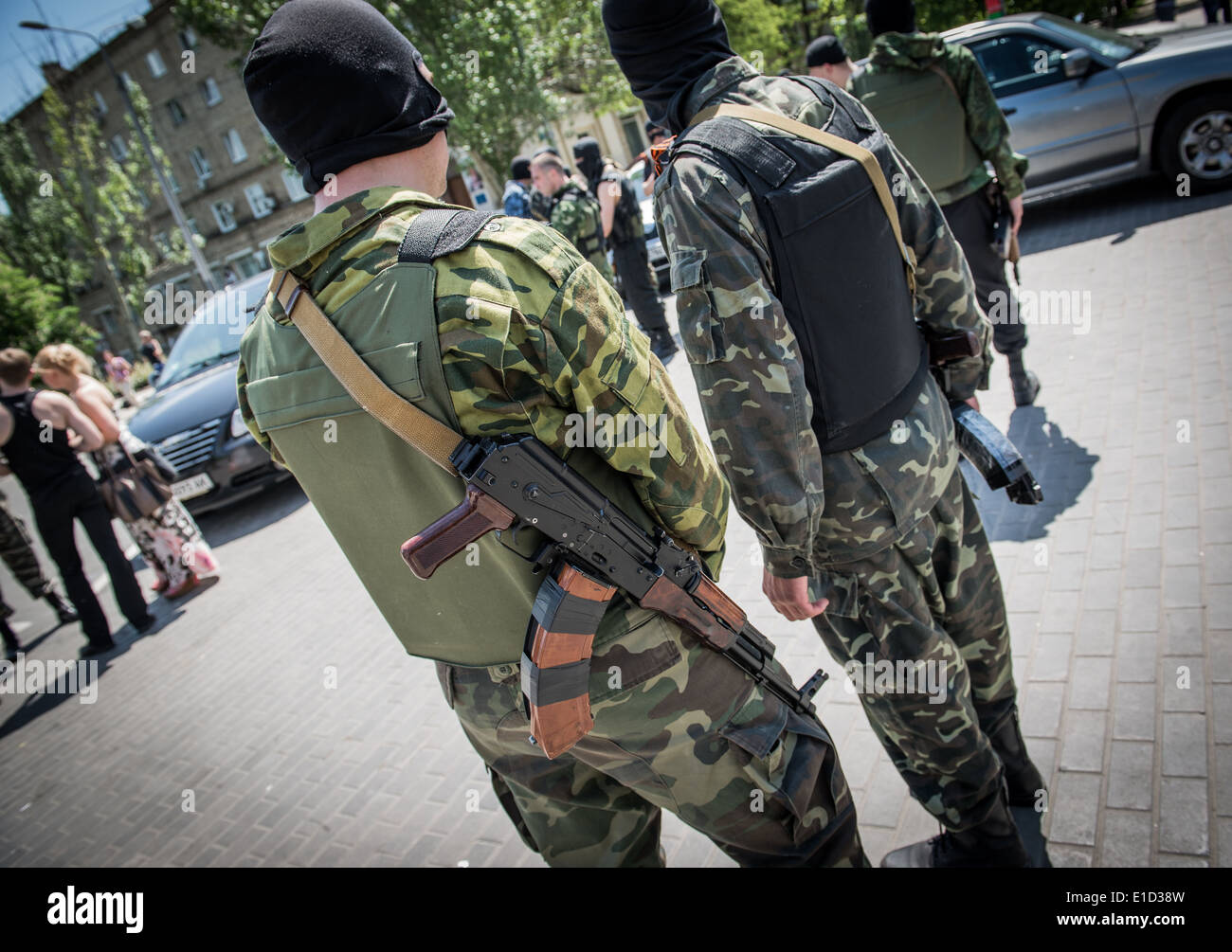 Pro-Russian militia in front of Donetsk Regional State Administration ...