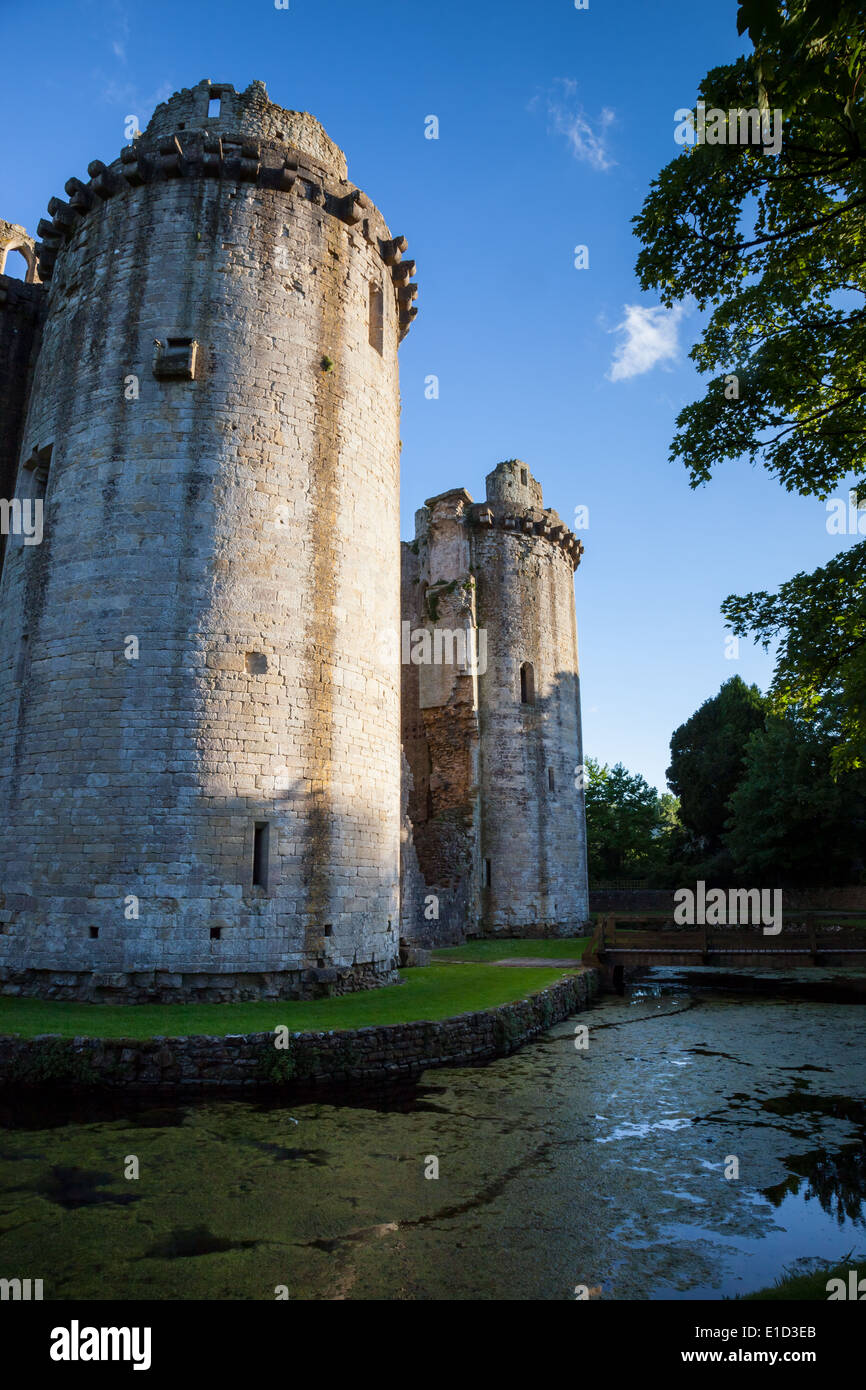 Nunney castle ruins hi-res stock photography and images - Alamy