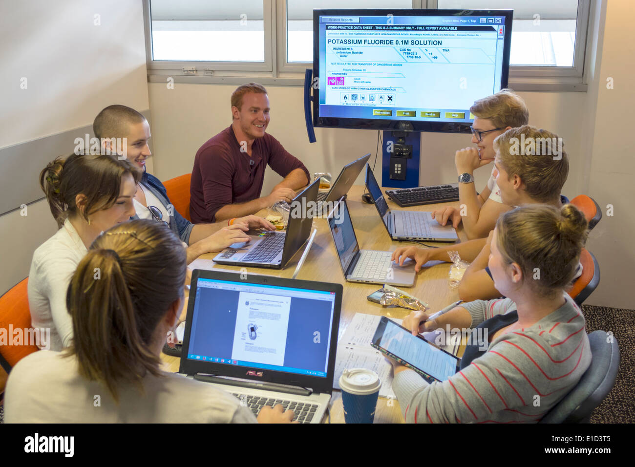 Qut queensland university of garden point campus library interior ...