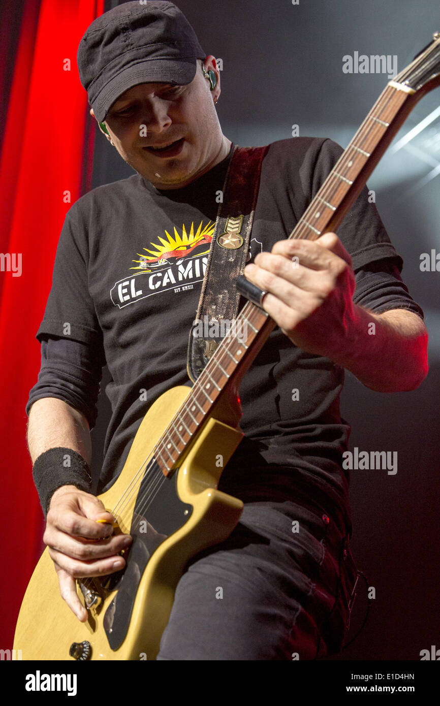 Theory of a deadman hi-res stock photography and images - Alamy