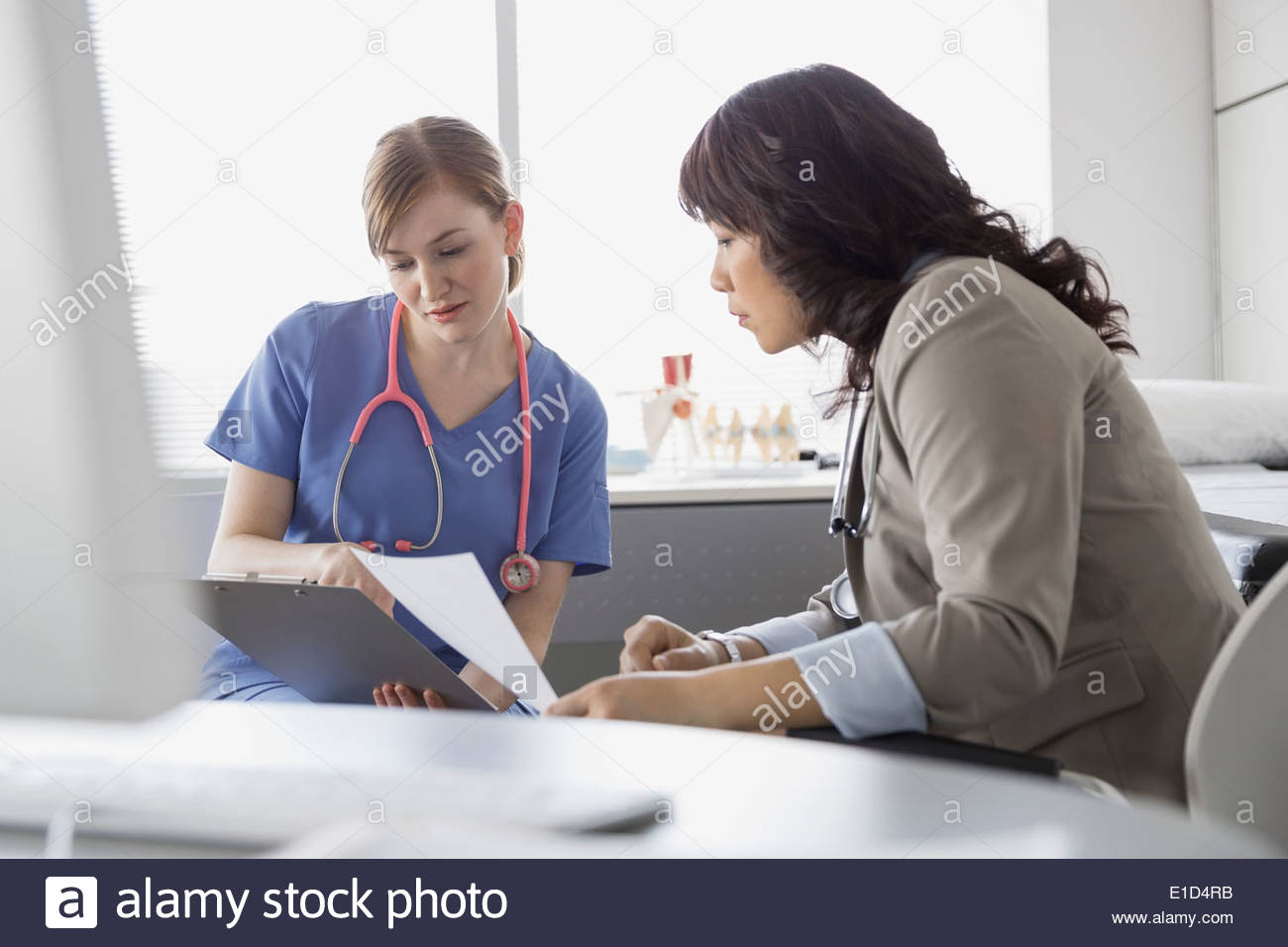 Doctor nurse reading medical chart hi-res stock photography and images ...