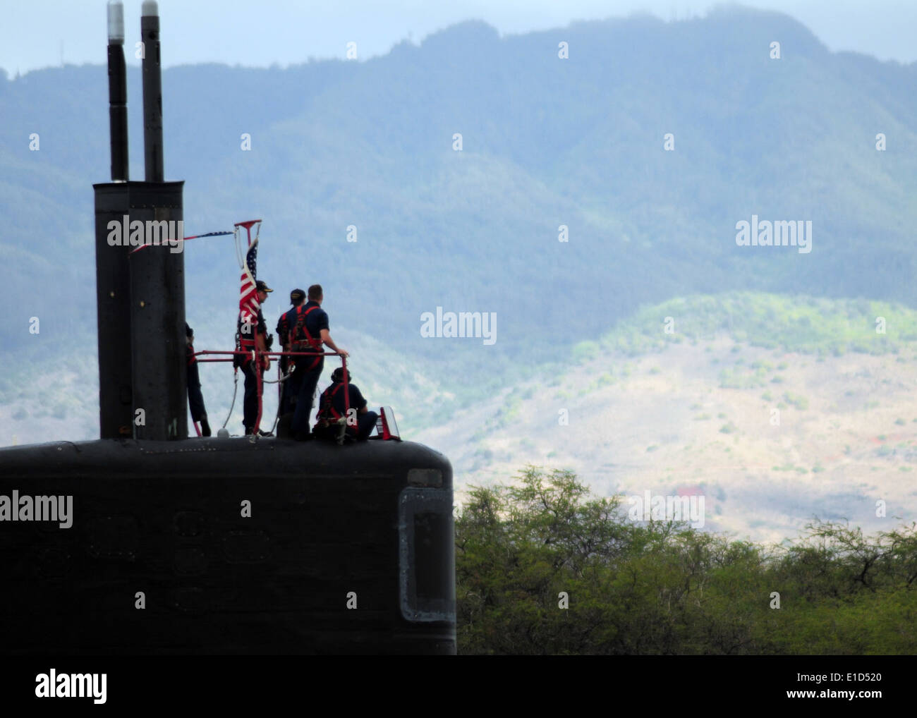 The Los Angeles-class fast attack submarine USS Pasadena (SSN 752 ...