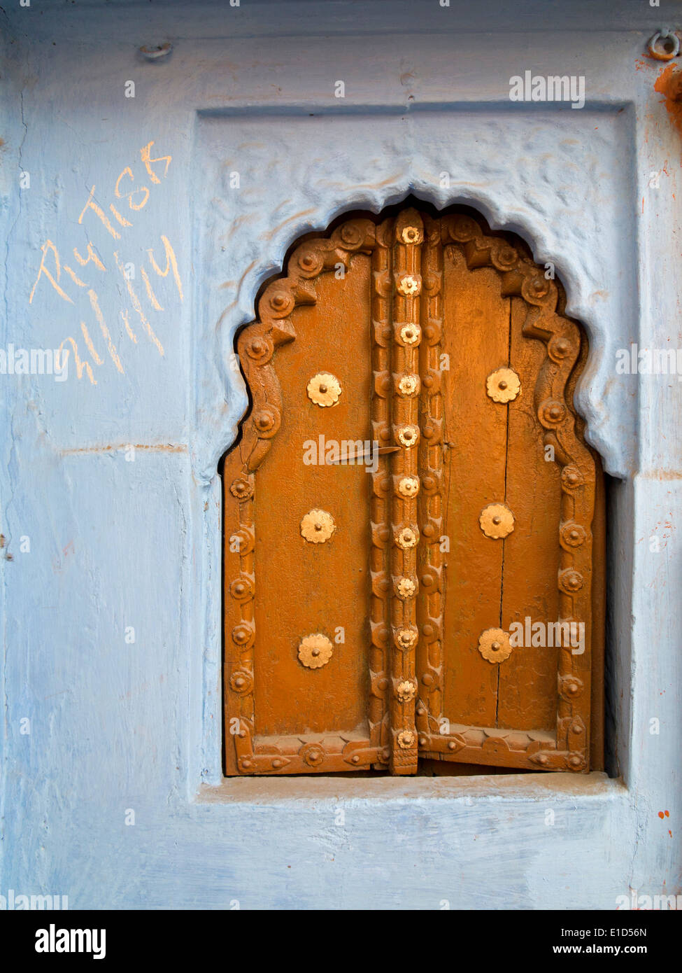 Arch shaped windows hi-res stock photography and images - Alamy