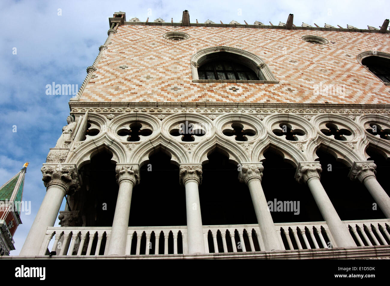 Diaper brickwork hi-res stock photography and images - Alamy