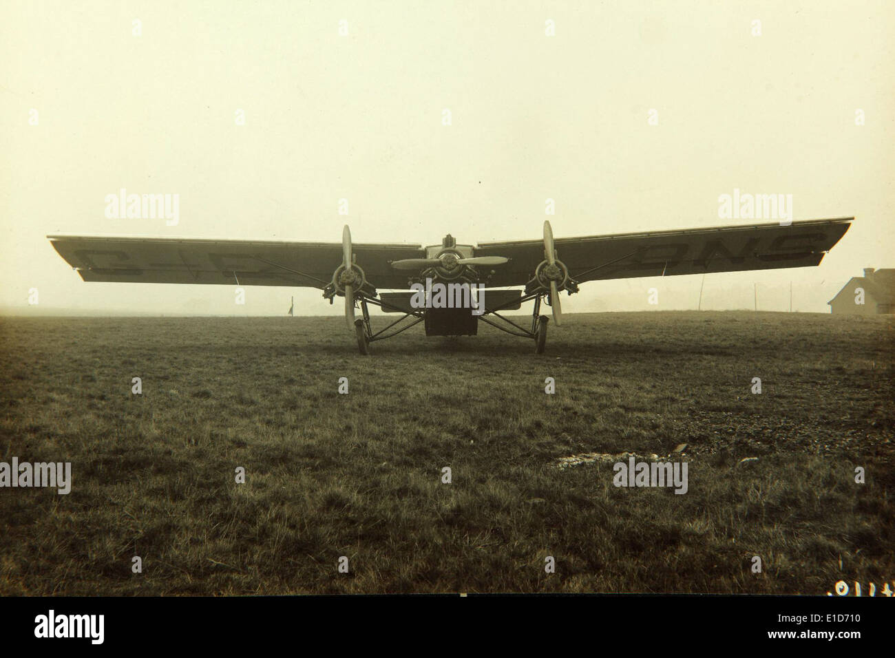 Handley page biplane hi-res stock photography and images - Alamy