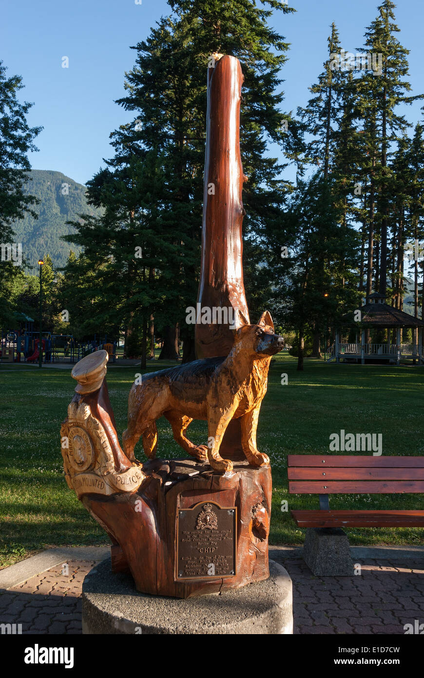 Police dog statue hi-res stock photography and images - Alamy