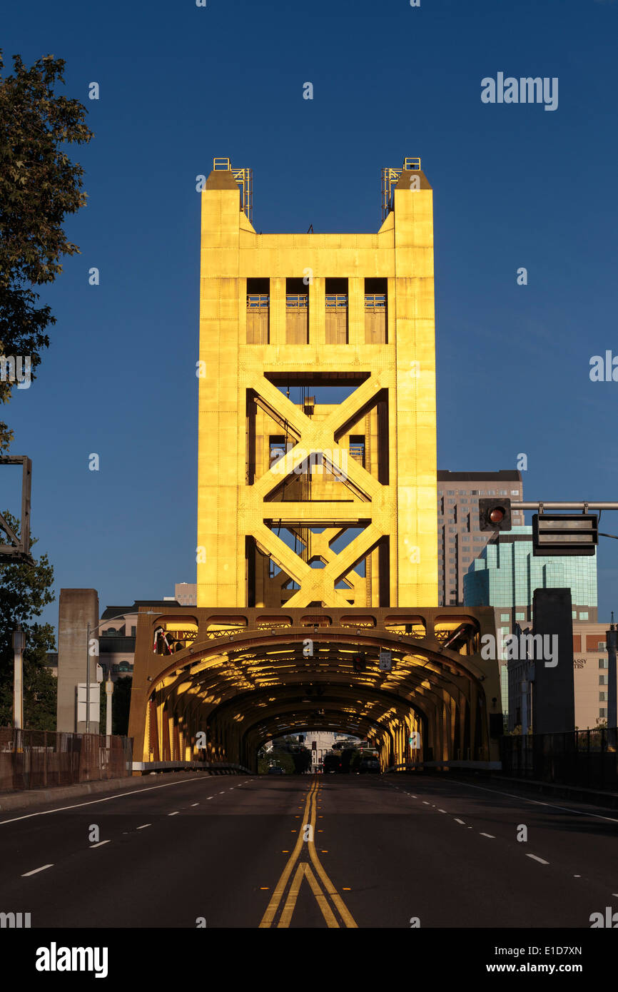 Vertical lift bridge in Sacramento, California Stock Photo - Alamy
