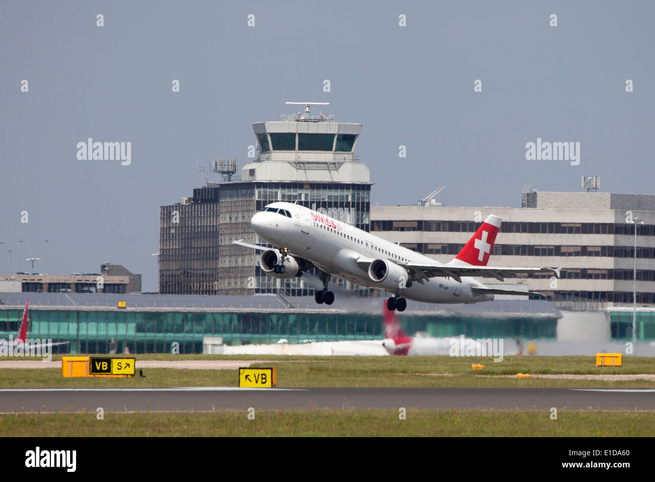 Swiss International Air Lines Airbus A320 taking off in front of ...