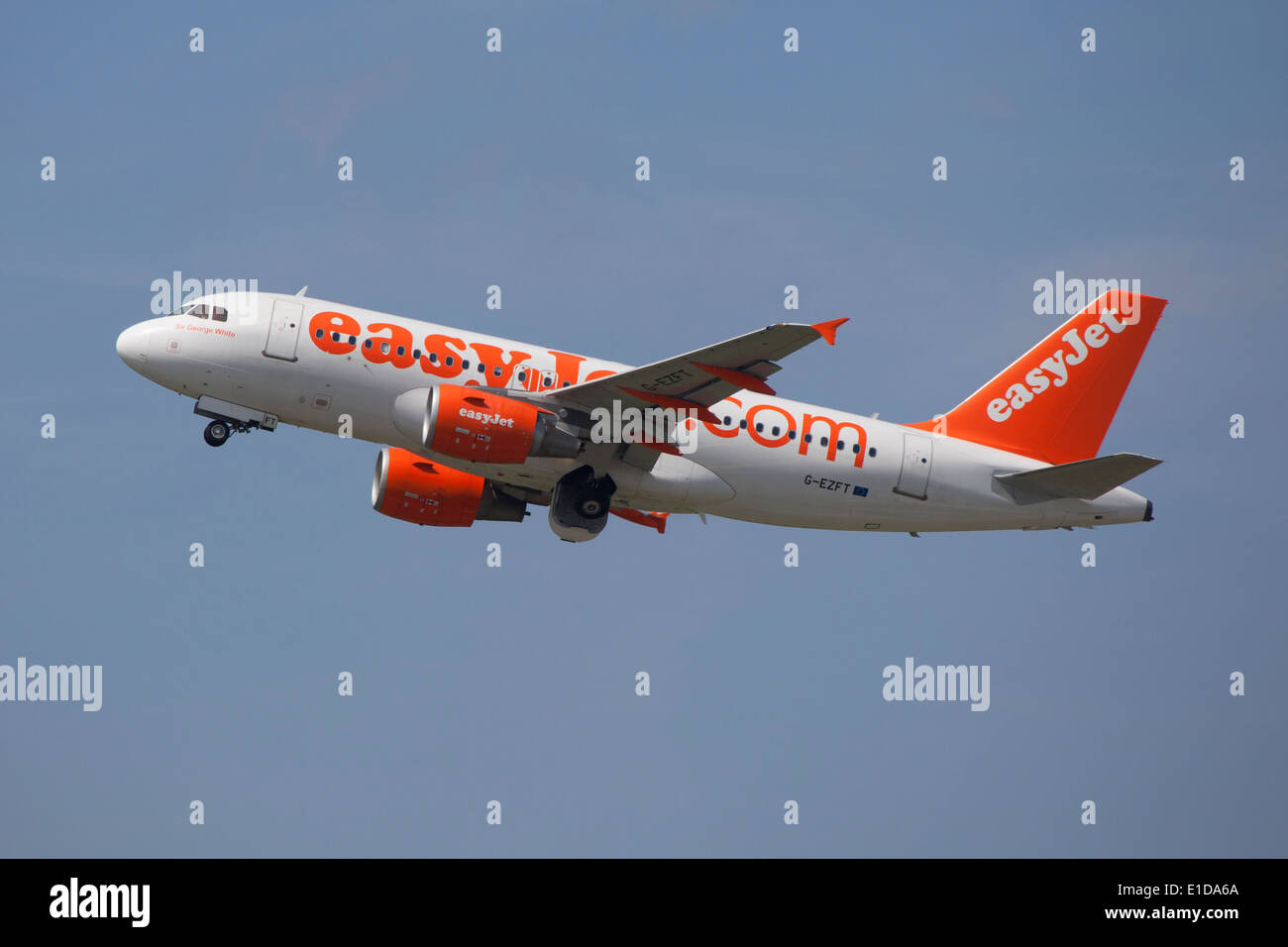 Easyjet Airbus A320 taking off Stock Photo - Alamy