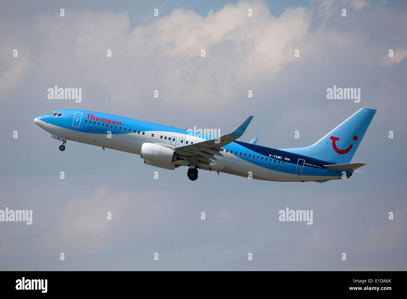 Thomson fly boeing 737 800 aircraft taking off Stock Photo - Alamy