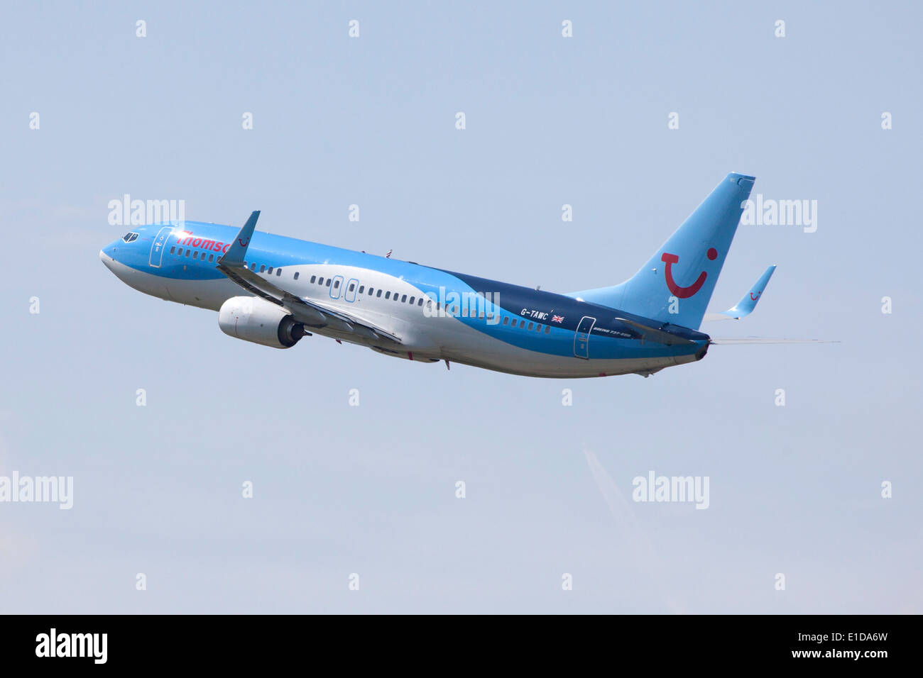 Thomson fly boeing 737 800 aircraft taking off Stock Photo - Alamy