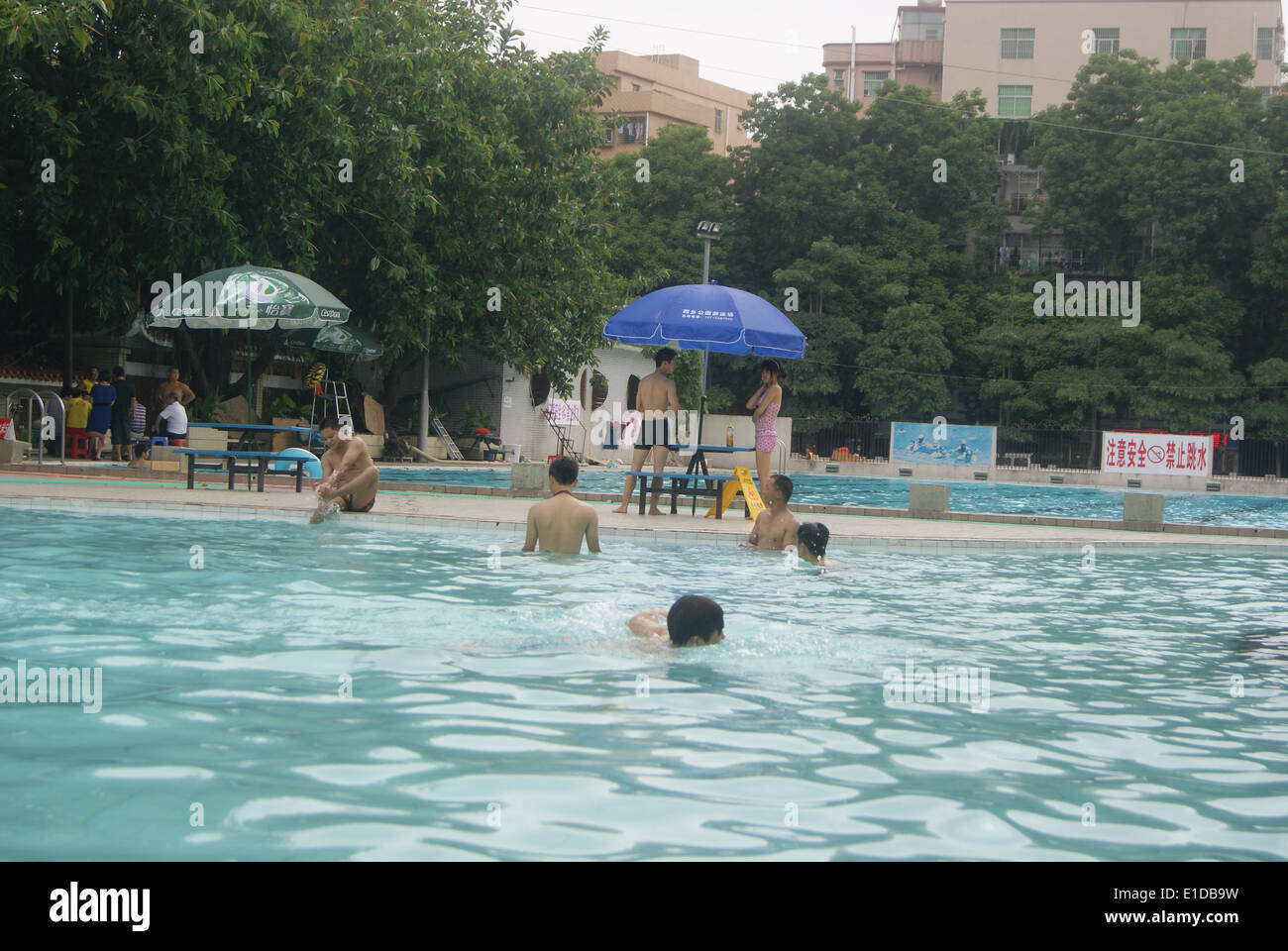 People in the swimming pool to swim Stock Photo - Alamy