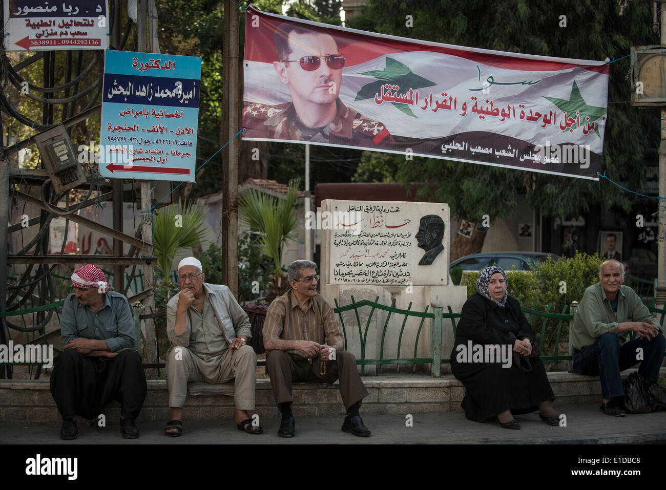Damascus, Syria. 31st May, 2014. Syrian old people sit along a street ...
