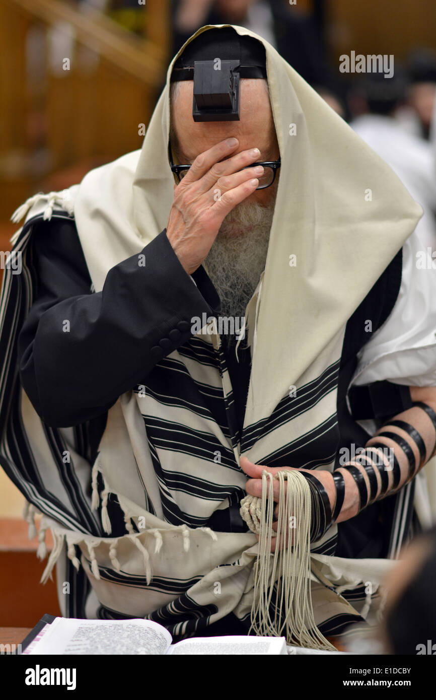 Jewish man during morning prayers at Lubavitch main headquarters in the ...