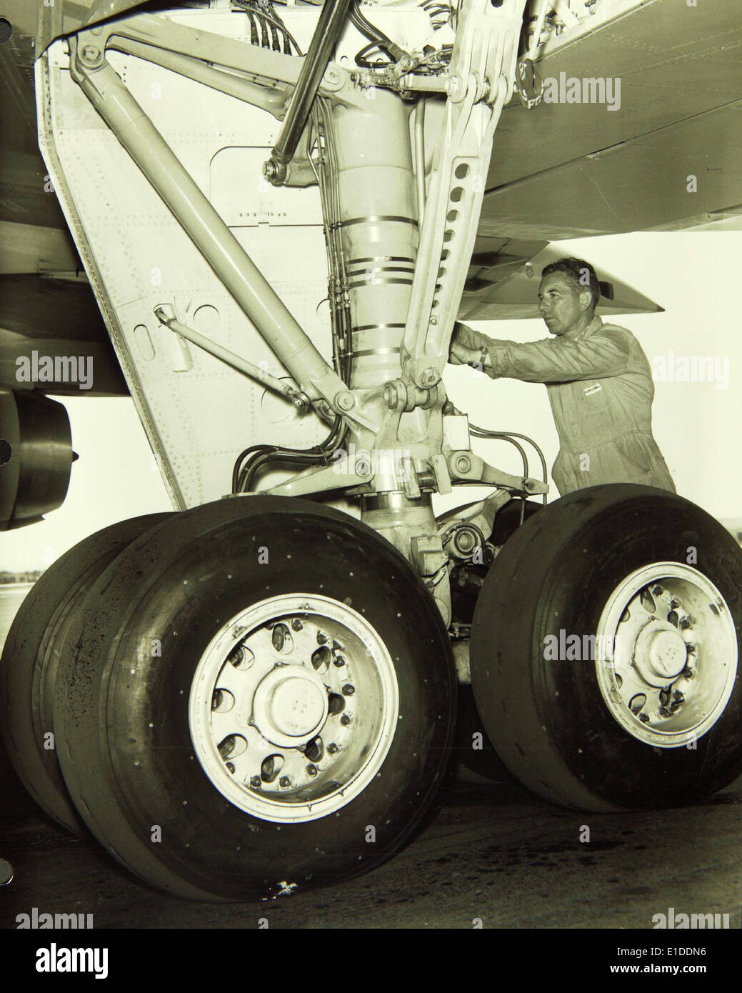The Convair 990 Coronado, originally known as the Convair 600, was a ...