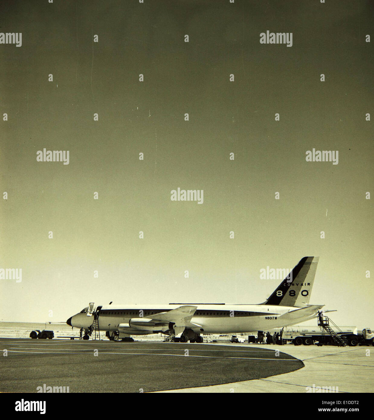 The Convair 880 was a narrow-body commercial airliner produced in the ...